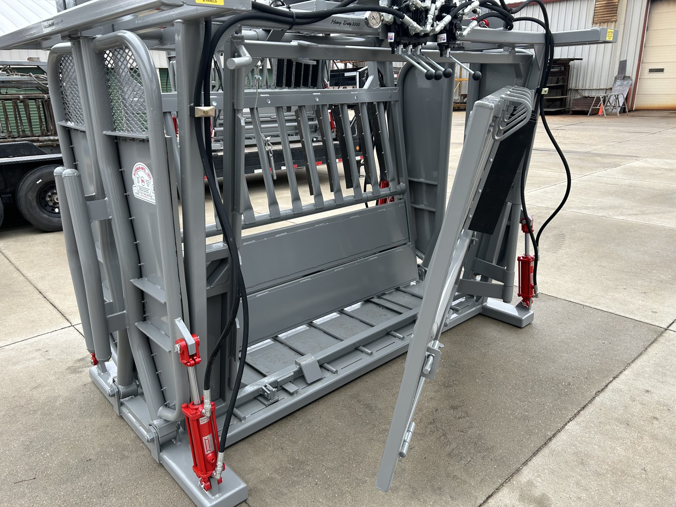 Bowman Manufacturing - High quality cattle chutes, squeeze chutes ...